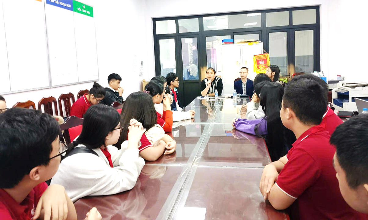 BGH trường THCS Thống Nhất gặp mặt, động viên học sinh trước Kỳ thi HSG lớp 9 cấp phường năm học ...